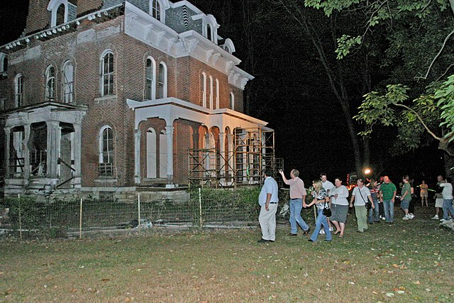 5 Careers in the Paranormal World for Horror Enthusiasts - Creepypasta
